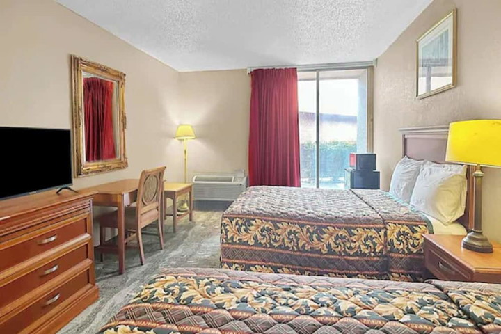 2 Charming Rooms Near Dinings & Downtown Attractions | Free On-site Parking - Memphis, TN