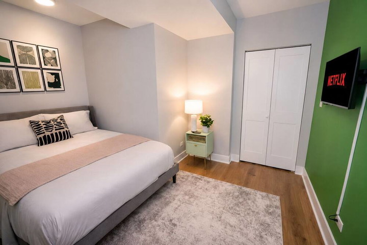 Chicago 3br Loyola - 10 Min Walk To Beaches & Cta - Chicago, IL