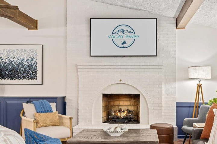 9br Riverfront Estate | Pool, Theater, Game Room, On Shenandoah River - Shenandoah, VA