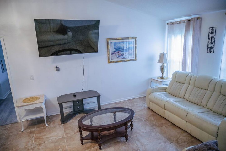 Emely's Place   5 Minutes From Jacksonville International Airport - Jacksonville, FL