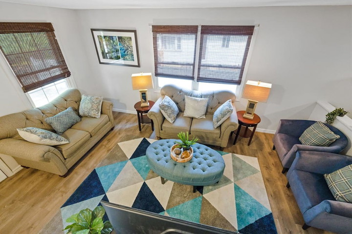 Thomas's Cozy Duplex - Centrally Located - Ludlow, MA