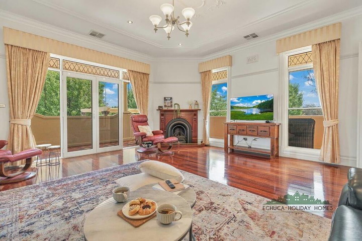 Llewoh On Crofton - Echuca Holiday Homes - Moama