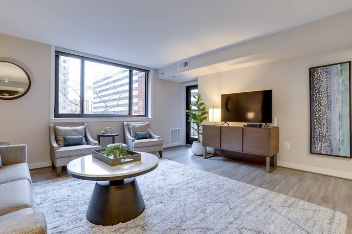 Sojourn | Courtland Towers W/ Racquetball Courts - Alexandria, VA