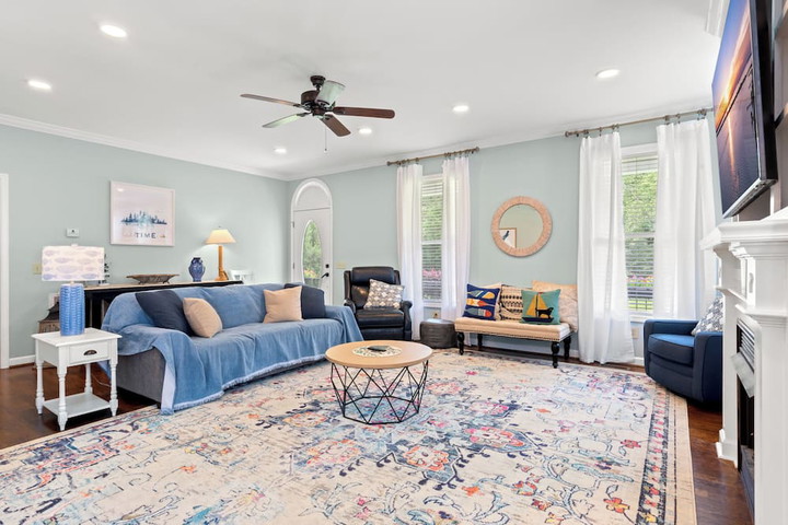 Beautiful-lakefront Farmhouse Retreat W/ Pool - Lake Marion, SC