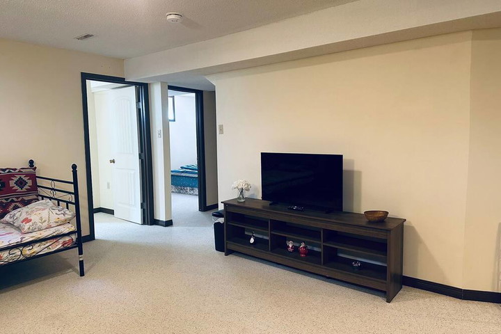 1500 Sqft Entire Basement Private Suite - Extra Spacious & Cozy - Saskatoon