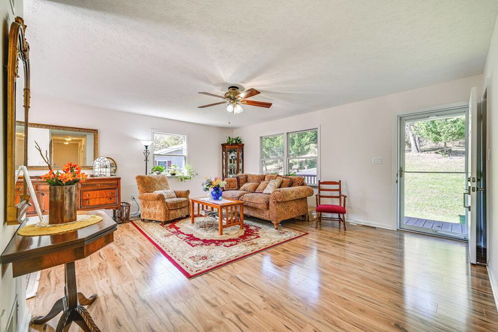 Private Deck: Berkeley Springs Getaway! - Berkeley Springs, WV