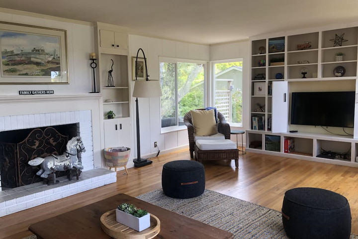 Welcome! Bring The Family And Enjoy Our Spacious, Charming, Super Clean  Home! - Monterey, CA