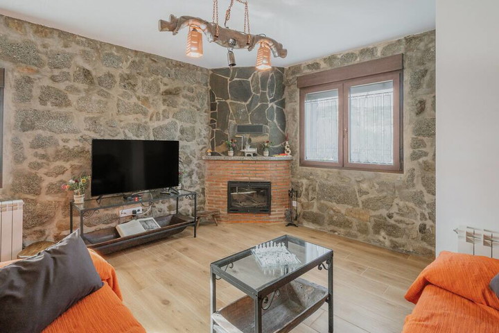 Rural House 'El Trillo' For 8 Guests With Sierra De áVila Views, Garden & Barbecue - Ávila