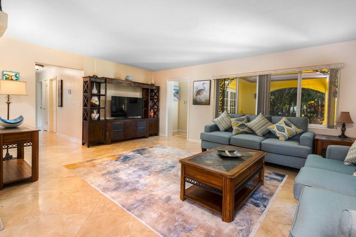 Beautiful Home On Lake Clarke Shores - West Palm Beach, FL
