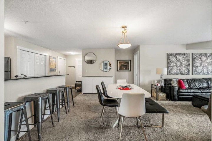 Daybreak | Outdoor Pool | Hot Tub | Gym | Balcony - Alberta