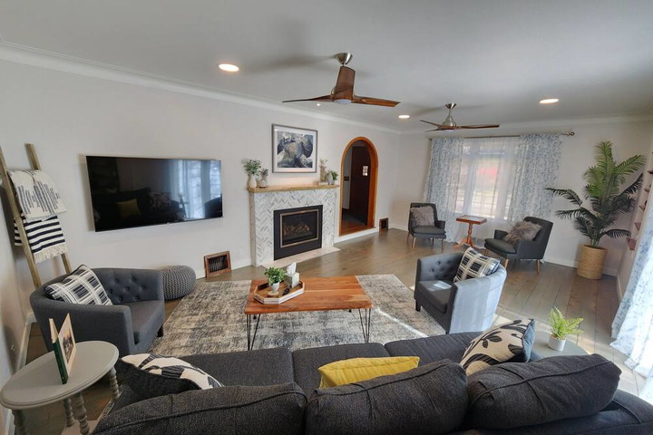 More On Moore, Remodeled Historic Home W/ Ac, 4br/2ba, Washer & Dryer Sleeps 8 - Cheyenne, WY