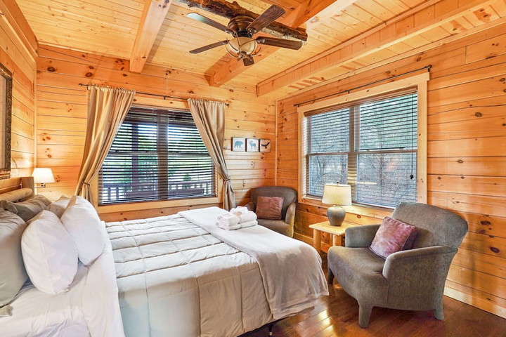 Longview Lodge 5br + Loft, Fishing Pond, Hot Tub, Fire Pit, Close To Everything! - Ohio