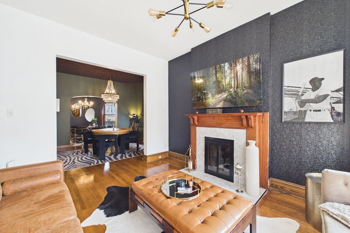 Expertly Designed 5br Art Deco Duplex With Garage. - Skokie, IL