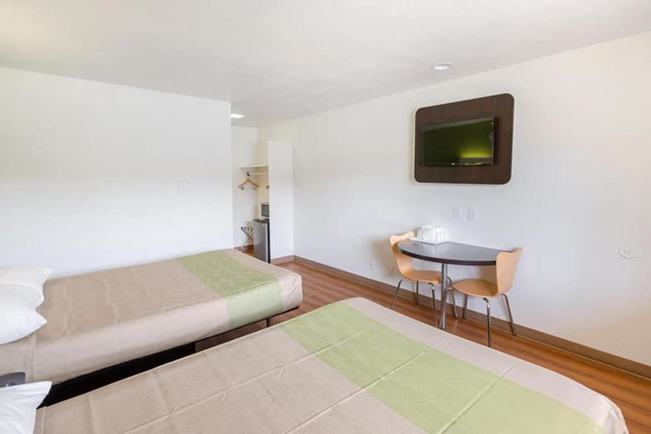 Sunny 2 Full Beds | Smoking - El Paso, TX