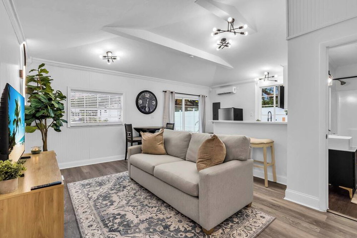 Cozy Private Cottage, Minutes To Anna Maria Island - Anna Maria Island, FL