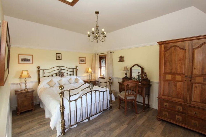 Smiddy Cottage, Daliburgh, Isle Of South Uist - Barra
