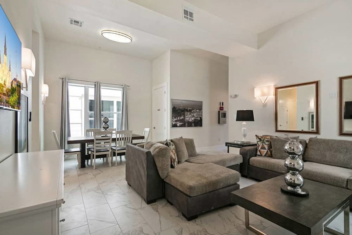 Modern Living In The Heart Of Nola - Gretna, LA