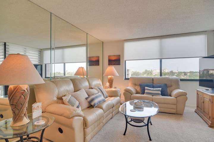 3 Mi To Beach! Extended St Pete Getaway W/ Pool - St. Petersburg, FL