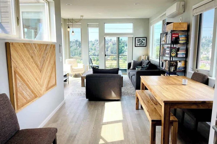 Sunset Views With Private Terrace On Queen Anne - Seattle, WA