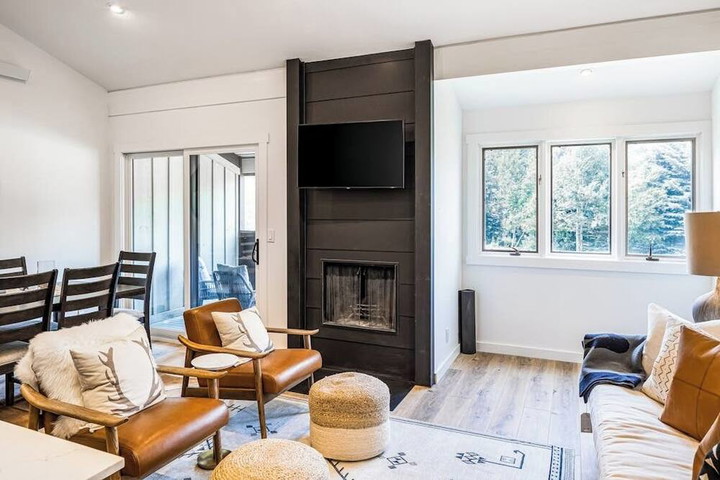 Gorgeous, Modern Mountain View Condo With Deck & Great Kitchen - Jackson, WY