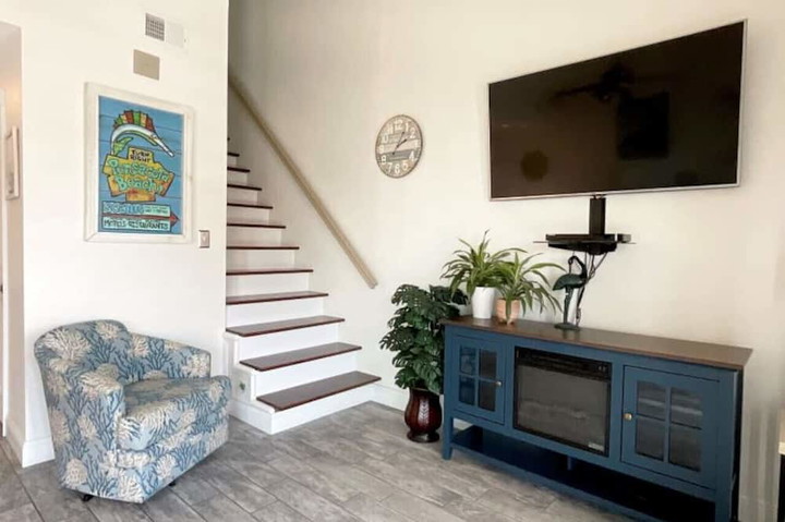 Sand Dollar W204 Inexpensive Bayfront Escape! 2,3 & 4-night Getaways - Gulf Breeze, FL