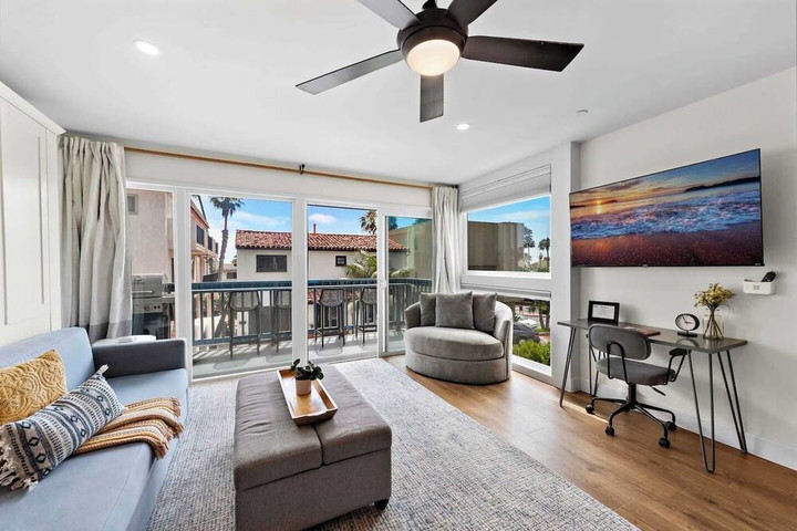 Private Studio With Balcony And Easy Walk To Beach - San Clemente, CA