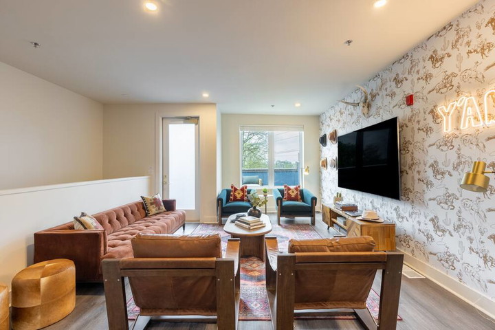 Outrider | Modern Music City Penthouse Sleeps 22 - Hendersonville, TN