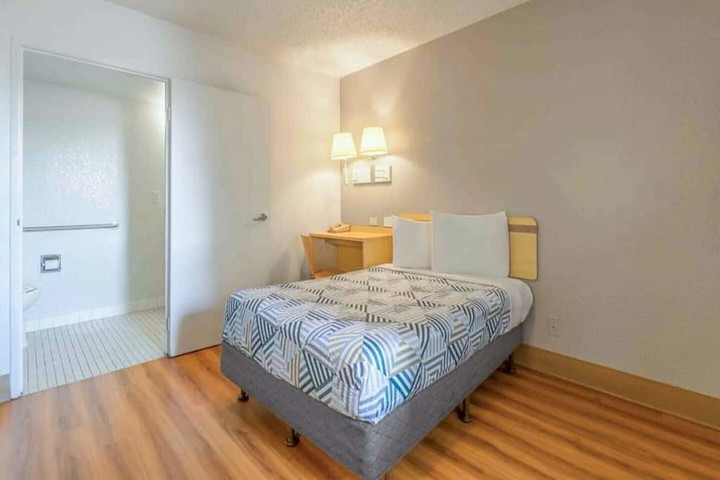 1 Cama Tamaño Queen | Microondas - Castro Valley, CA