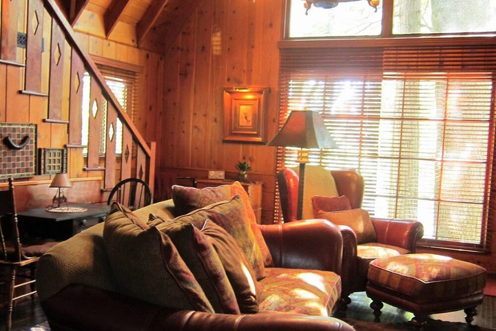 Rustic 1926 Lodge Style Cabin Near Lake + Spa + 3 Bonus Rooms - San Bernardino, CA