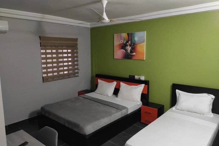 Deluxe Twin Beds Bedroom In Lome Togo - 로메