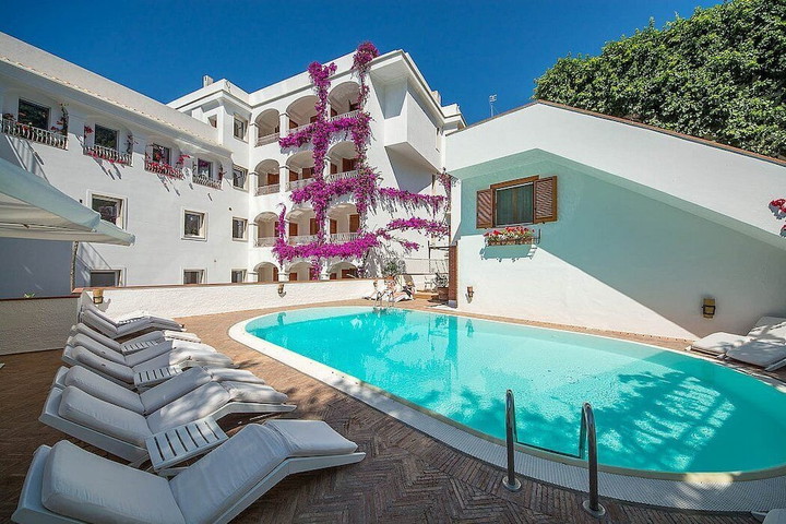 Casa Alloro D: A Welcoming Apartment Located In The Center Of Minori And A Few Meters From The Sea. - Amalfi