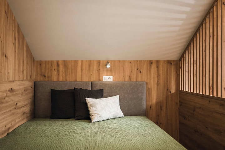 "Schlossblick" Vacation Rental With A South-facing Balcony Overlooking The Mountains - Brixen