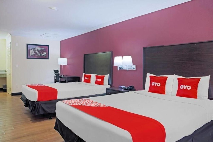 Stylish Unit Close To Mall - Outdoor Pool, Pets Welcome, Free Parking - McAllen, TX