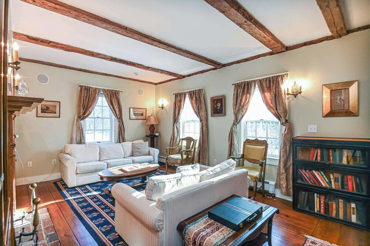 4 Bdr W/ Private Hot Tub, Backyard And Deck! - Sanford, ME