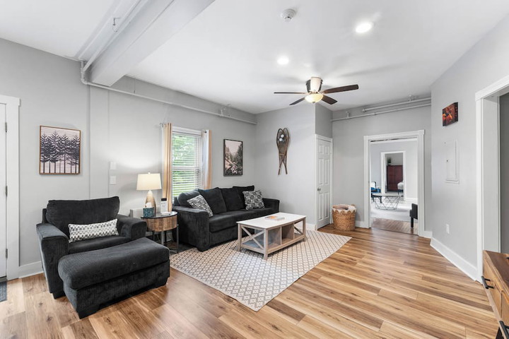 Dog Friendly, Jacuzzi Tub, Full Kitchen, River Patio - Conway, NH