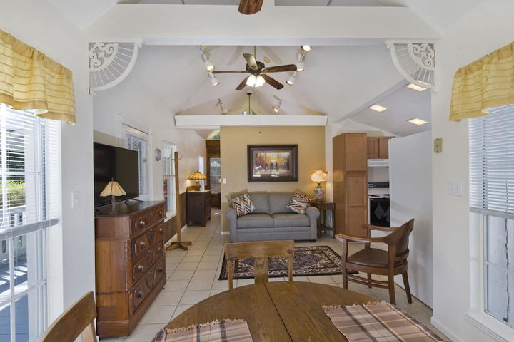Great Location-walking Distance To Downtown; Quiet; Historical District - San Marcos, TX