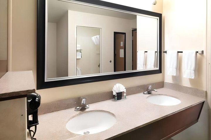 Central Slc Getaway | Pool, Free Shuttle & Breakfast | Temple Square - 1.5 Miles - Salt Lake City
