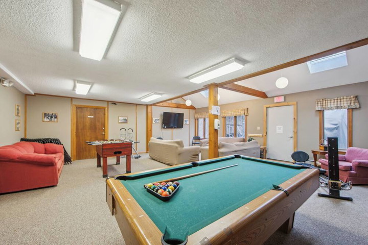 Covered Heated Pool + Rec Lounge | North Creek Stay |  Lies By Avantstay - État de New York