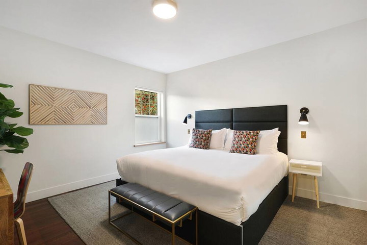 Summit Lofts, Downtown Mt Shasta, King Bed, #203 - Mount Shasta, CA