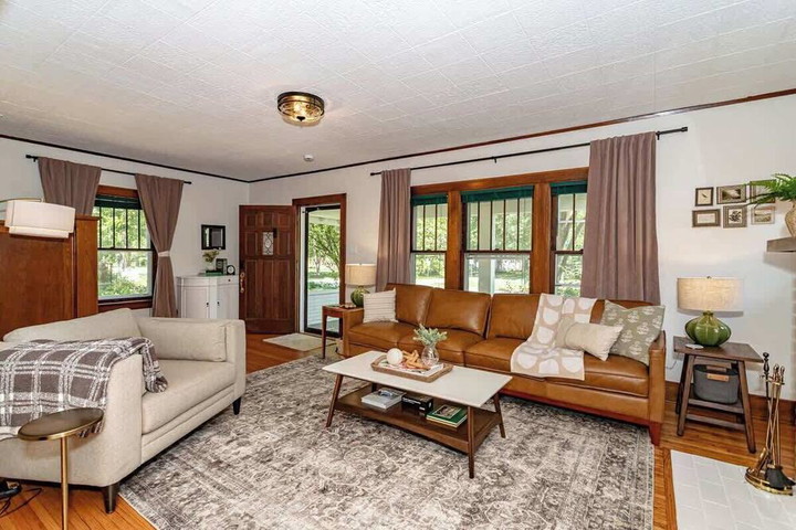 3br-1.5ba, Sleeps 8, Private Hot Tub | Near Jack Trice - Ames, IA