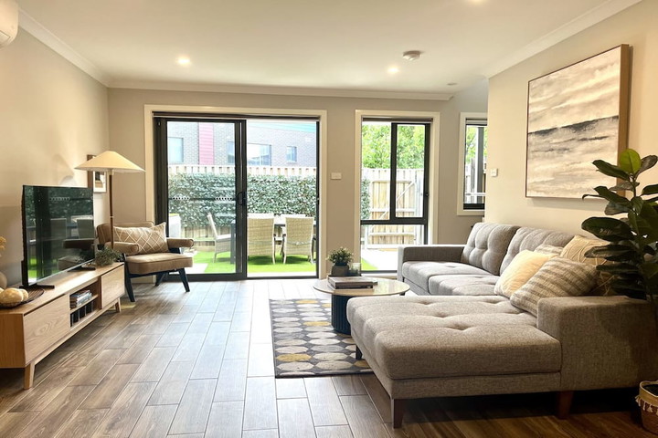 Stylish Townhouse With Private Courtyard - Belconnen