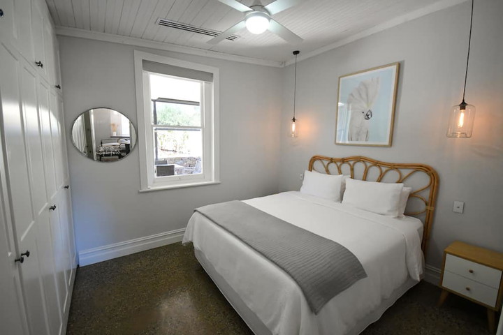 Beautifully Renovated Country Cottage Located Near Mclaren Vale's Best Wineries - Adelaide