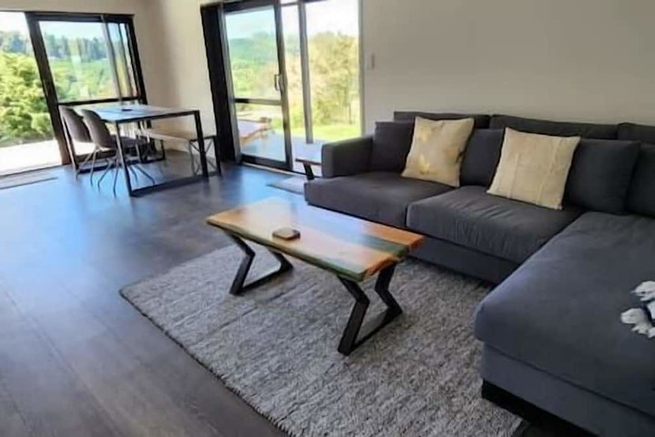 Hilltop Retreat Overlooking The Old Forgotten Highway In Adventure Playground - Taumarunui