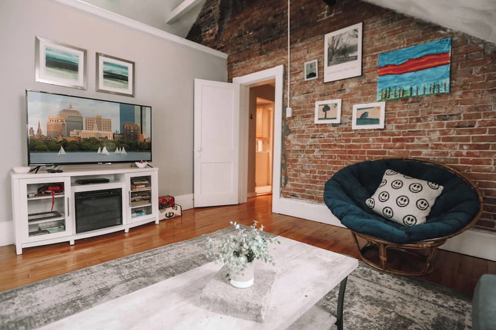 Cozy/warm Near-commuter Rail, Boston, Airport, Casino And More ! - Chelsea, MA