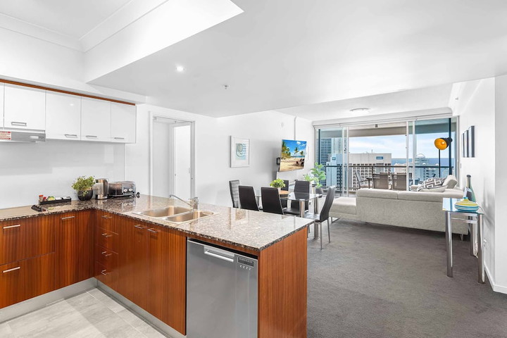 Chevron Renaissance Ocean View - Surfers Paradise