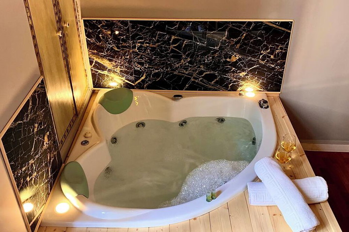 Wine & Jacuzzi Suite King - Lecce