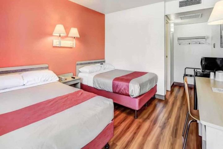 2 Full Beds | Micfridge - Medford, OR