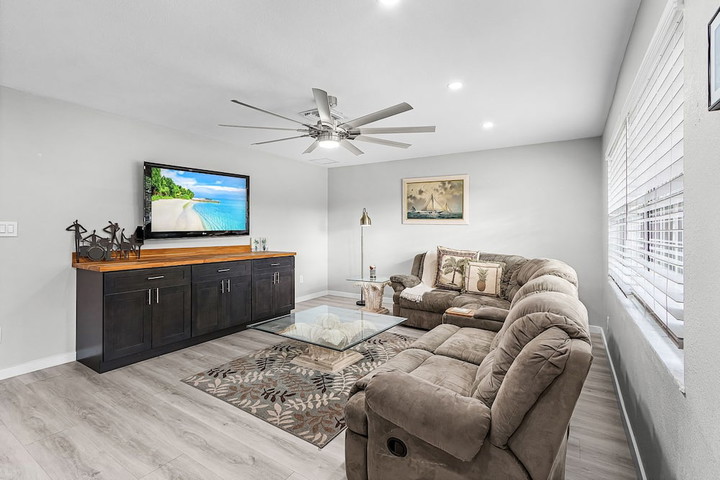 Villa Water's Edge - Heated Pool & River Access - Fort Myers