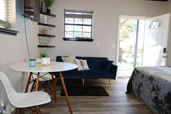 Cozy Cabin Retreat For Two Near Austin - Georgetown, TX