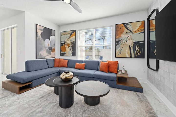 Usher's Utopia | Lavish Home On I-drive W Huge Lr/dr, Robot Br, Pvt Pool & Patio - Orlando, FL